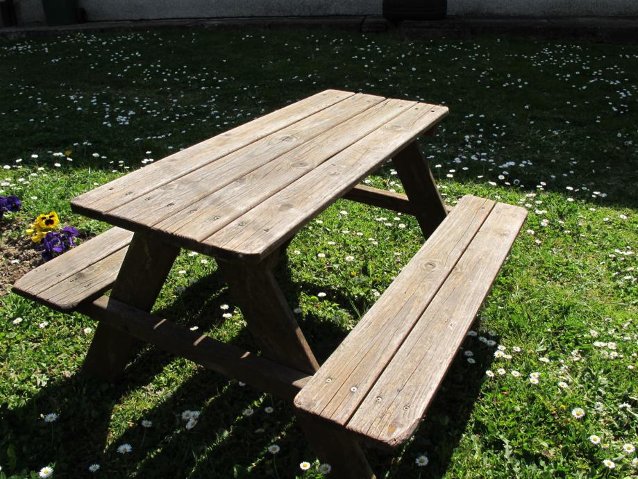 Dječiji stol s dvije klupe; dječiji drveni set; dječiji stol za igru