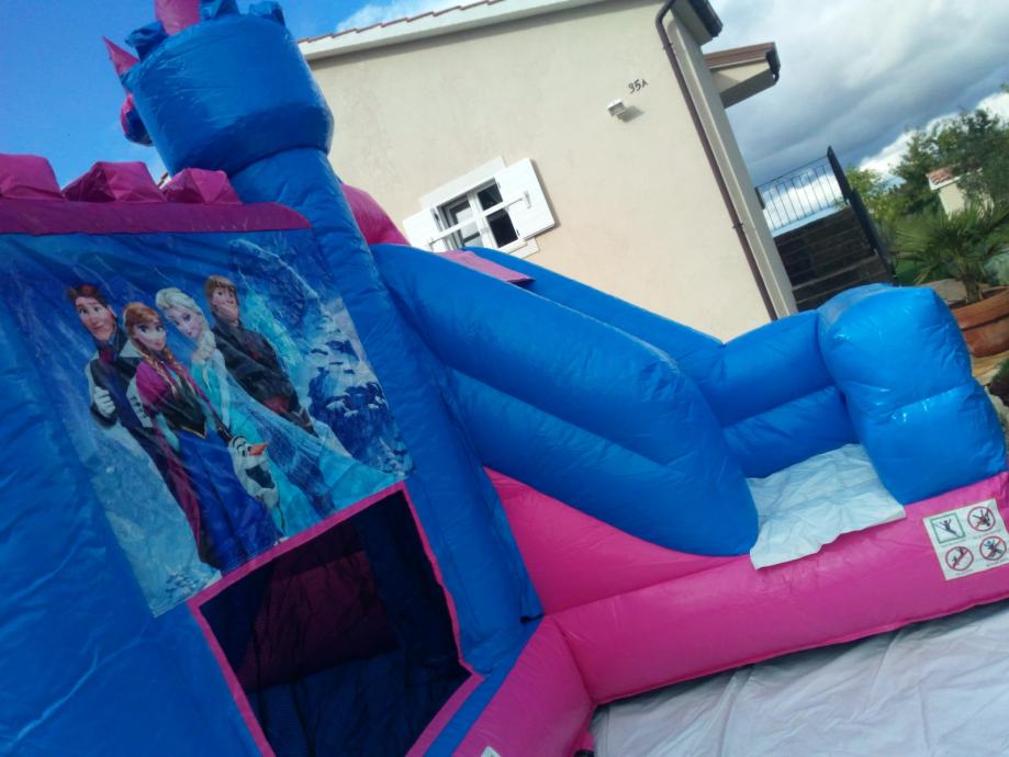 Dvorac na napuhavanje FROZEN, 500x500x400cm, 16.500kn