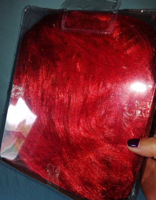 Perika crvena, duga kosa