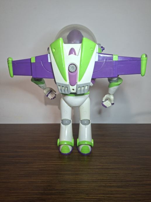 Buzz Lightyear veca figura na baterije iz Toy Story filmova