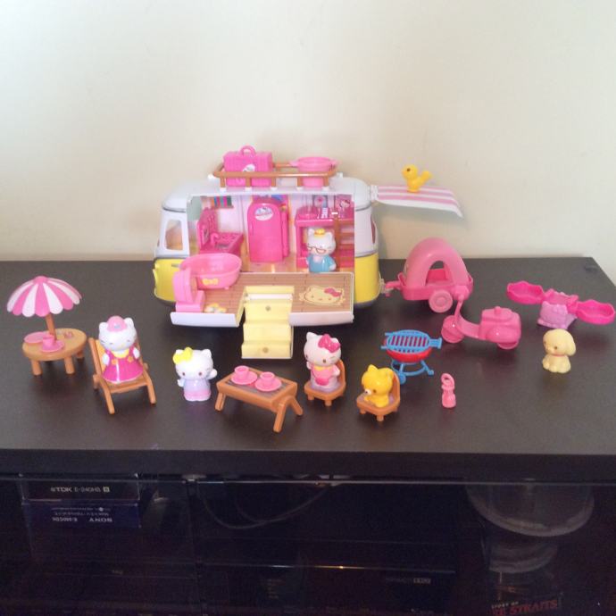 HELLO KITTY Camper Van set + dodatna kućica i figure