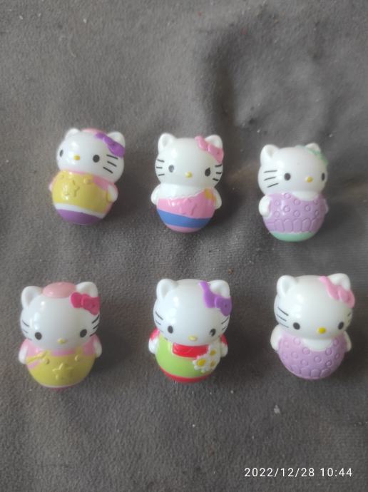 hello kitty figurice