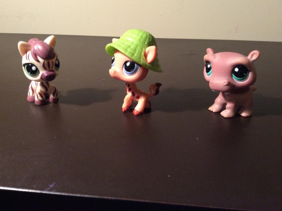 Littlest pet shop ( LPS ) figure