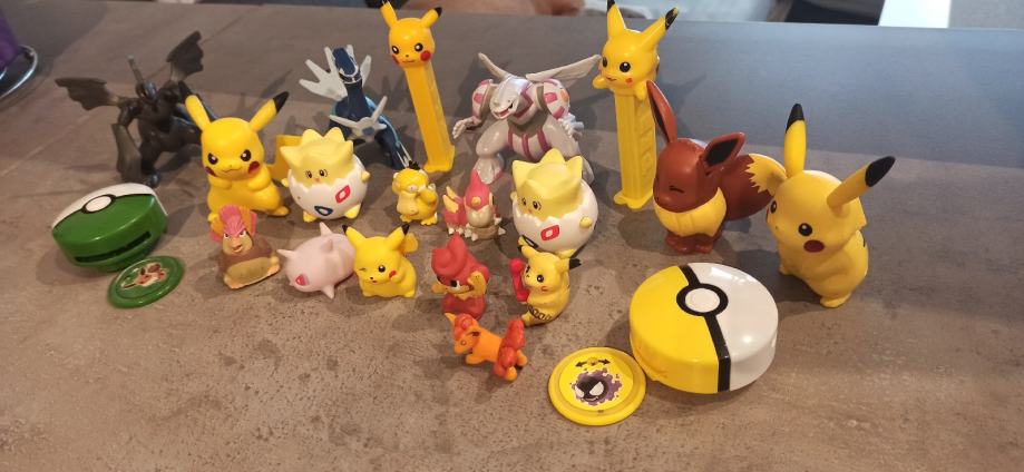 Pokemon mala kolekcija figurica