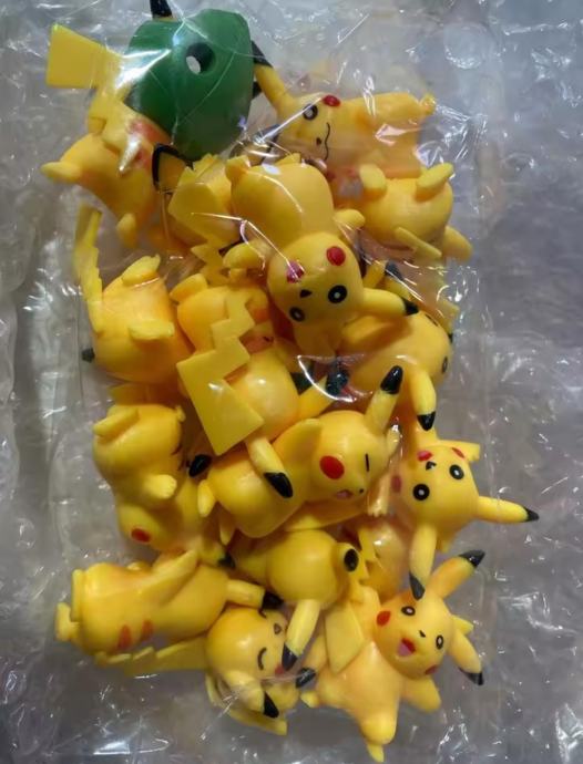 POKEMON PIKACHU - 18 figurica - povoljno