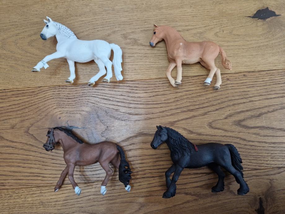 Schleich ranch, kuca, terenac, koral, konji...