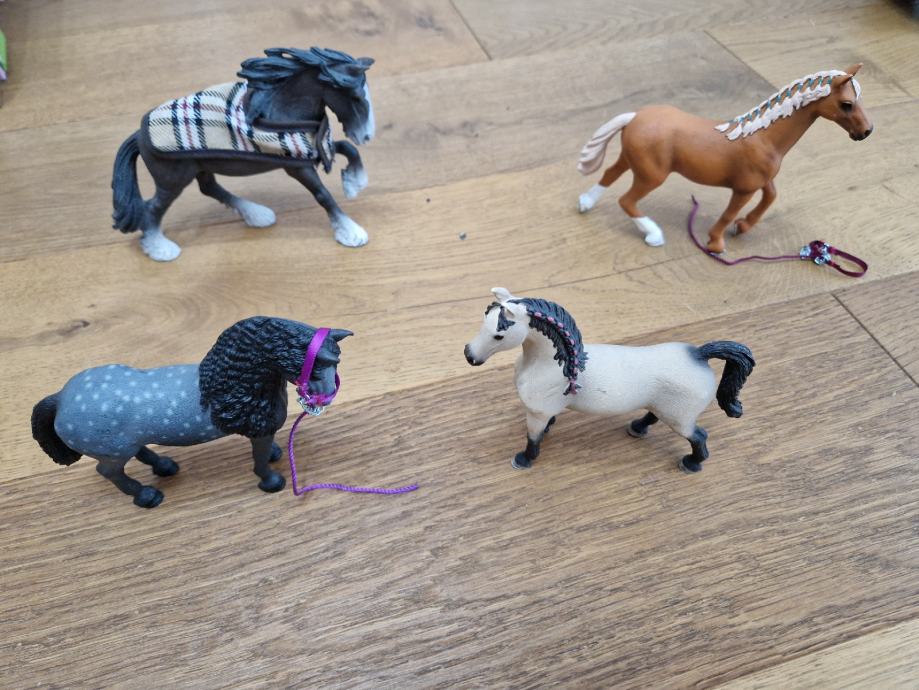 Schleich ranch, kuca, terenac, koral, konji...