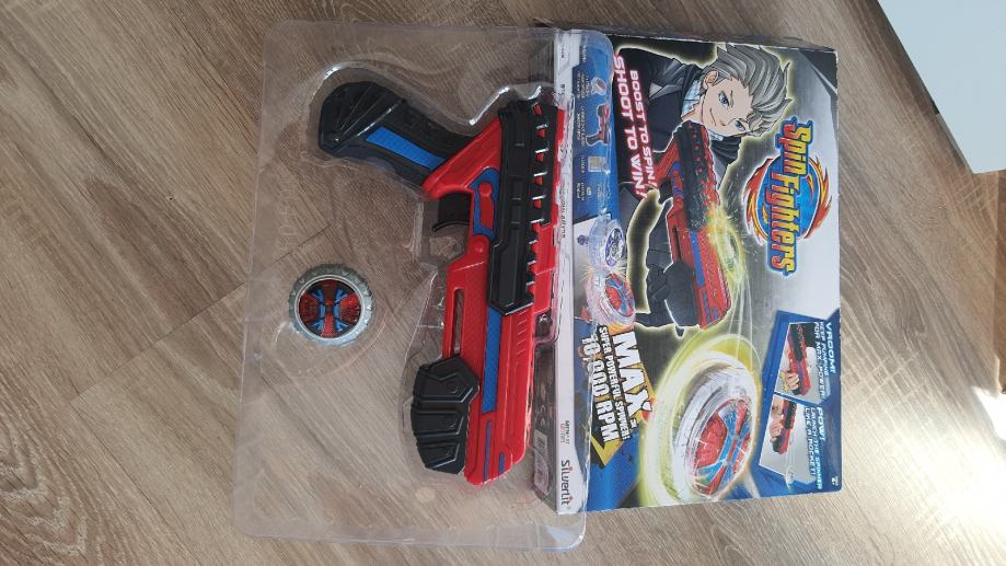 Spin fighters arena + 2 pištolja + 4 zvrka