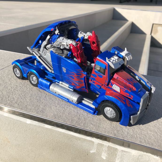 Transformers Optimus Prime igracka 20cm