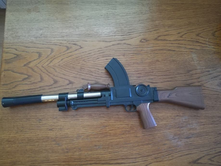 AIRSOFT DVIJE PUŠKE I PIŠTOLJ