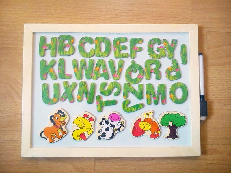 Edukativna magnetna ploča za učenje slova, crtanje i slaganje puzli
