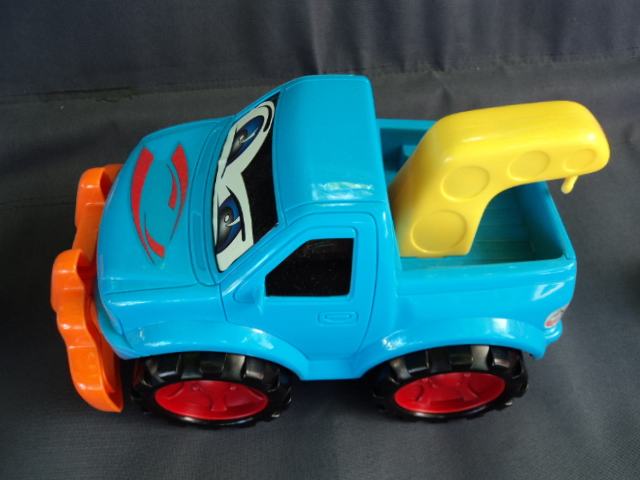 igračka auto , novo