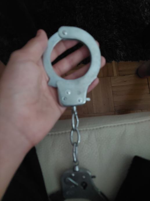 lisice metalne policajske