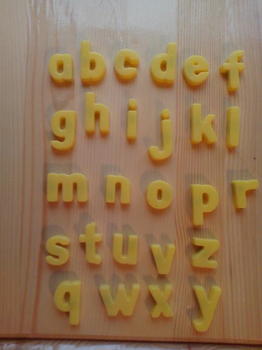 Magneti mala slova abecede