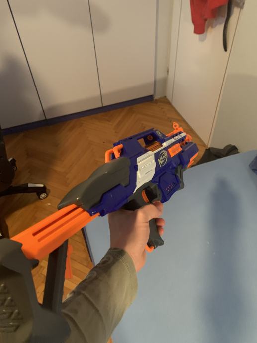 NERF CS-18 AUTOMATSKA PUSKA S GUMENIM METCIMA!