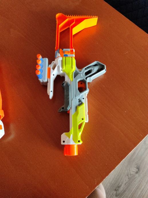 NERF set dva komada set dva pištolja,NERF sharpfire i na strike