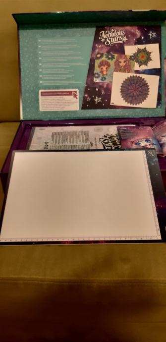 SVJETLEĆA LED PODLOGA ZA PRECRTAVANJE