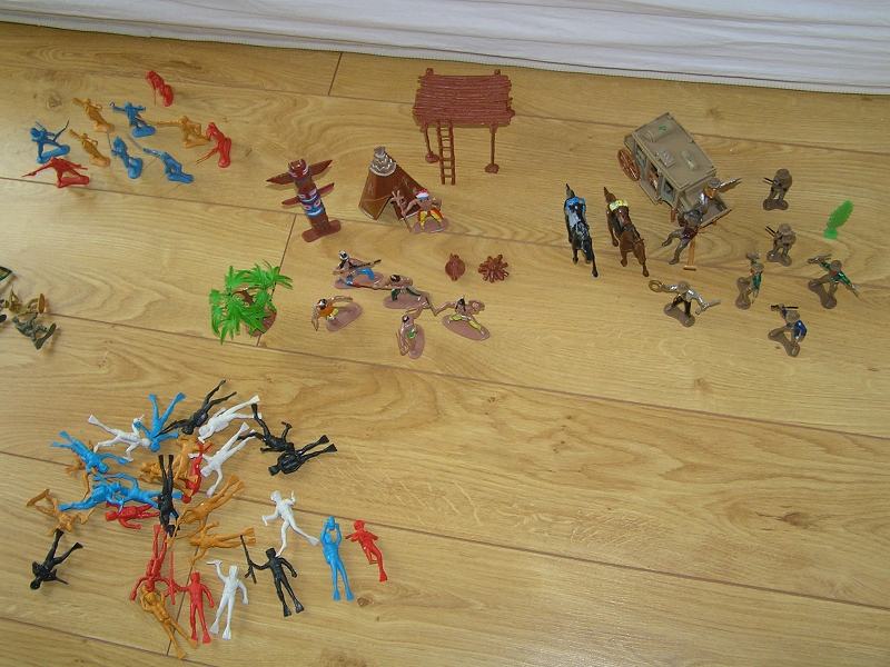 Vojnici, kauboji, indijanci, gusari i ronioci - male figurice