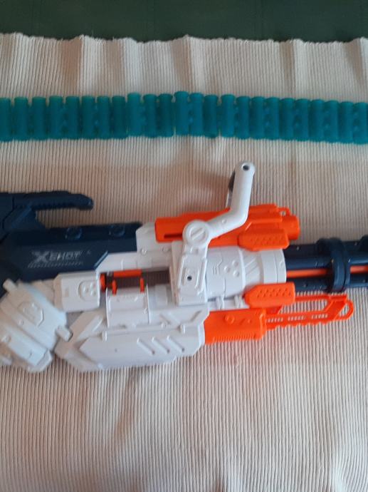 x shot puška-minigun