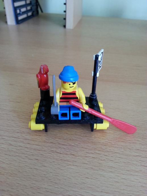 Lego set 1733 - Shipwrecked Pirate