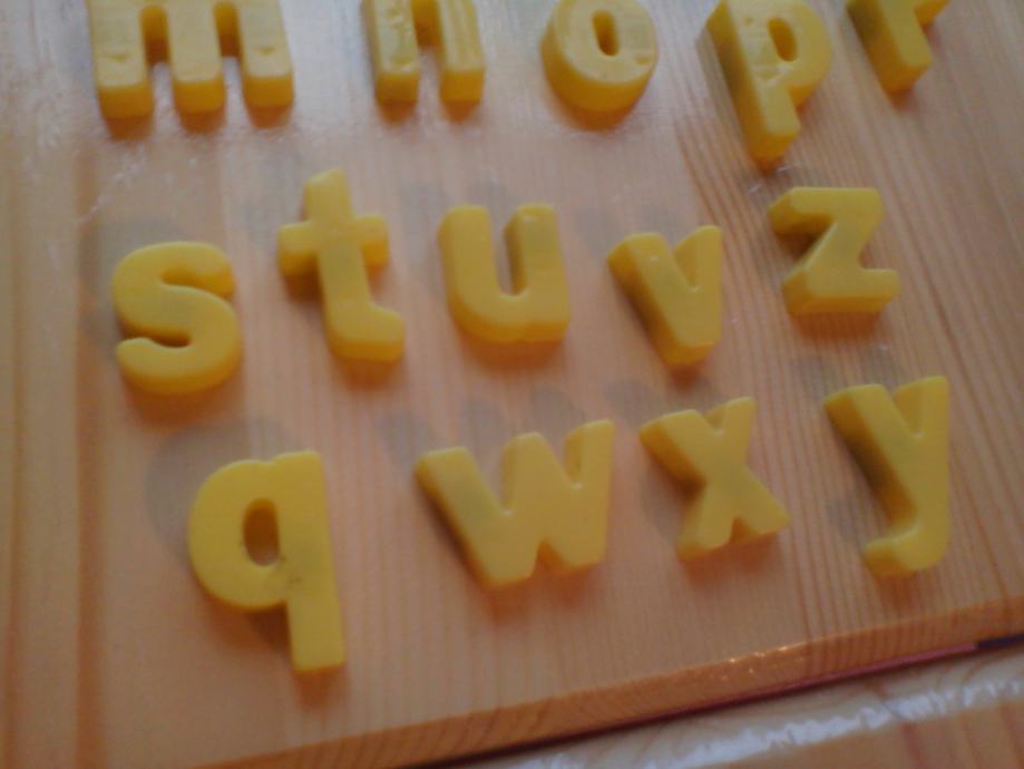 Magneti mala slova abecede