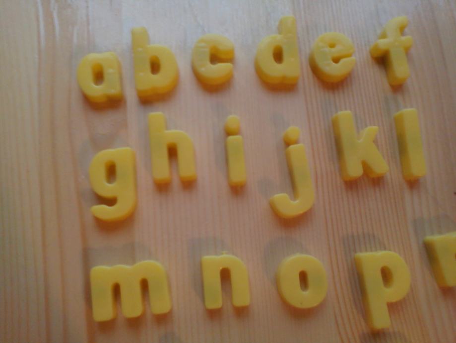 Magneti mala slova abecede