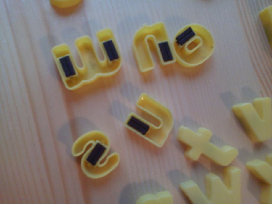 Magneti mala slova abecede