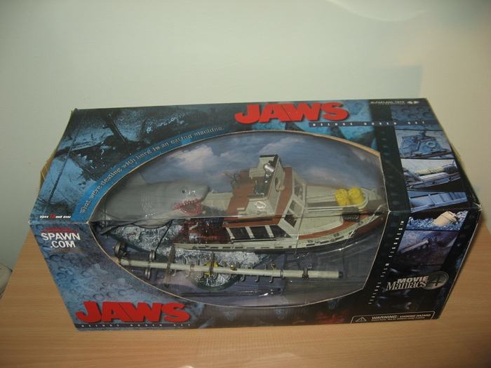 McFarlane Movie Maniacs Deluxe Jaws Box Set Diorama