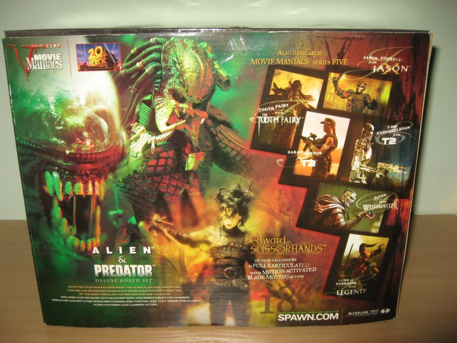 McFarlane Toys Alien & Predator Movie Maniacs Deluxe Figure Box Set