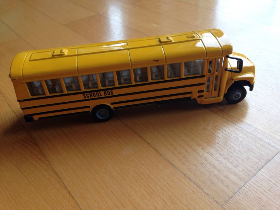Žuti školski autobus