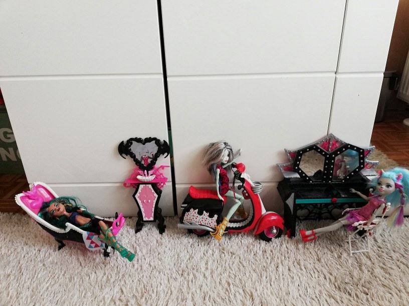 **Monster high set**