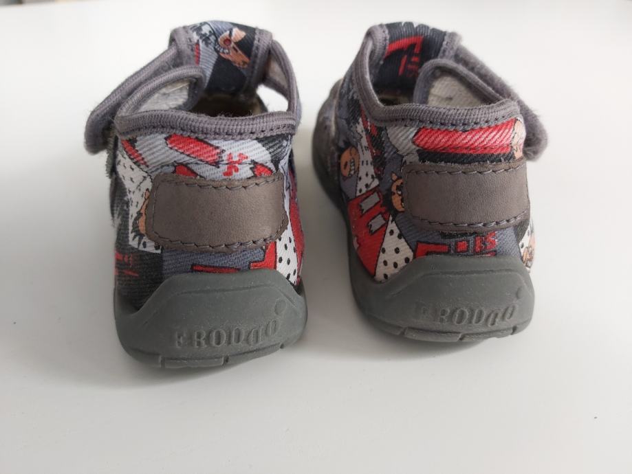 Froddo papuče br. 21, za visoki rist i jaču nogicu, vrlo očuvane