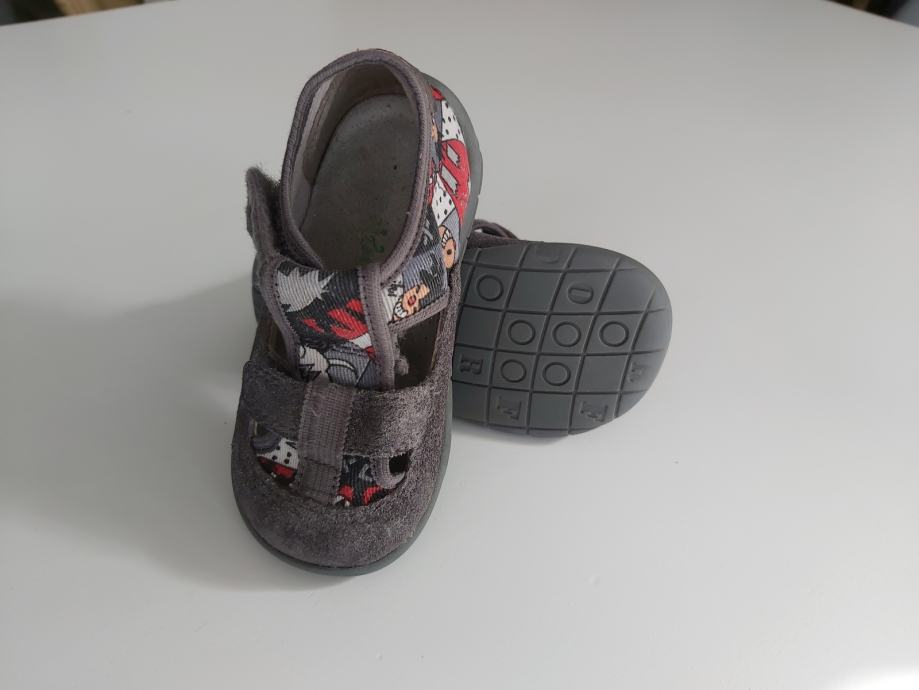 Froddo papuče br. 21, za visoki rist i jaču nogicu, vrlo očuvane
