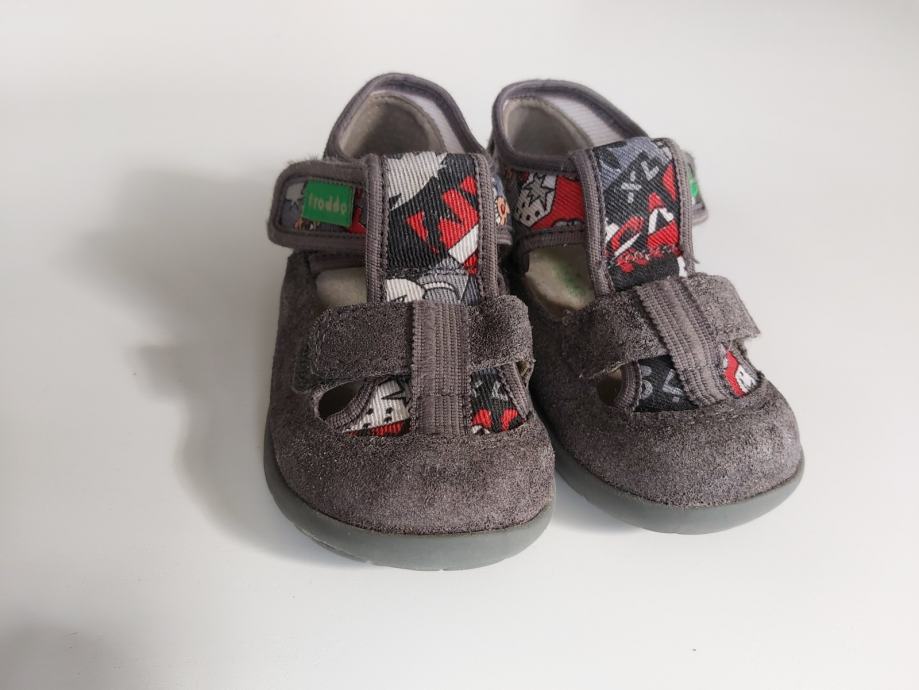 Froddo papuče br. 21, za visoki rist i jaču nogicu, vrlo očuvane