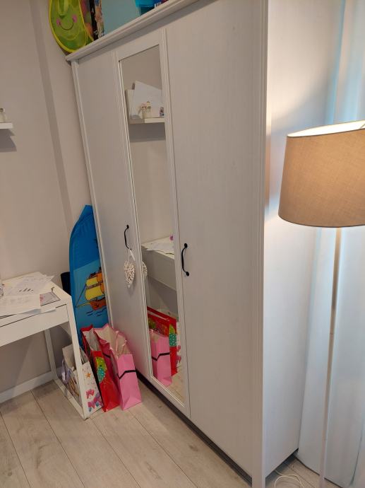 Komoda,ormar,dječiji krevetić i dječiji krevet