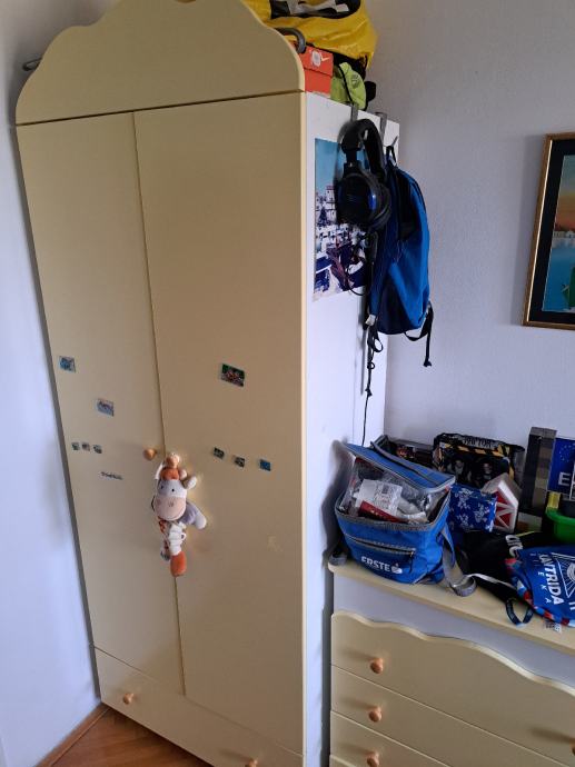 Dječji ormar i komodu POKLANJAM.