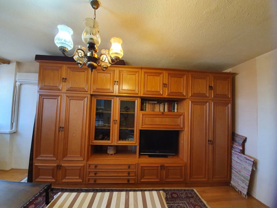 Hrastov regal za dnevnu sobu s vitrinom i dva ormara - sniženo! Hitno