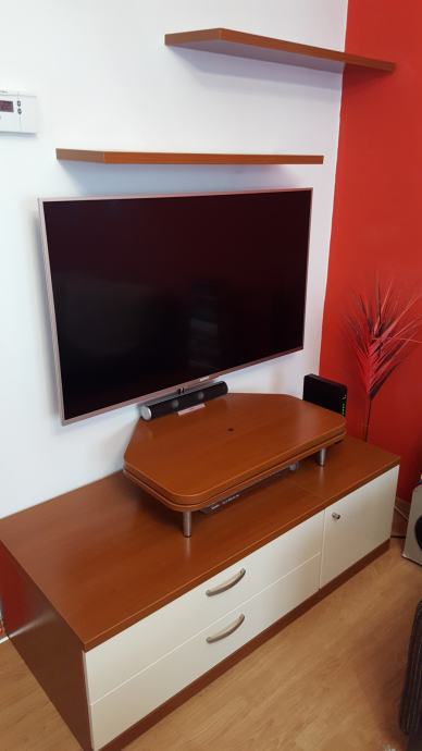 Kutna garnitura, komoda i stol za dnevni boravak