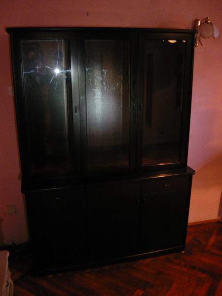 Ormar s vitrinom, crni, izuzetna kvaliteta, POVOLJNO