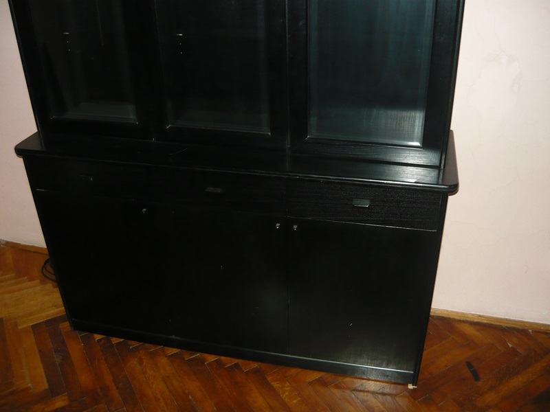 Ormar s vitrinom, crni, izuzetna kvaliteta, POVOLJNO