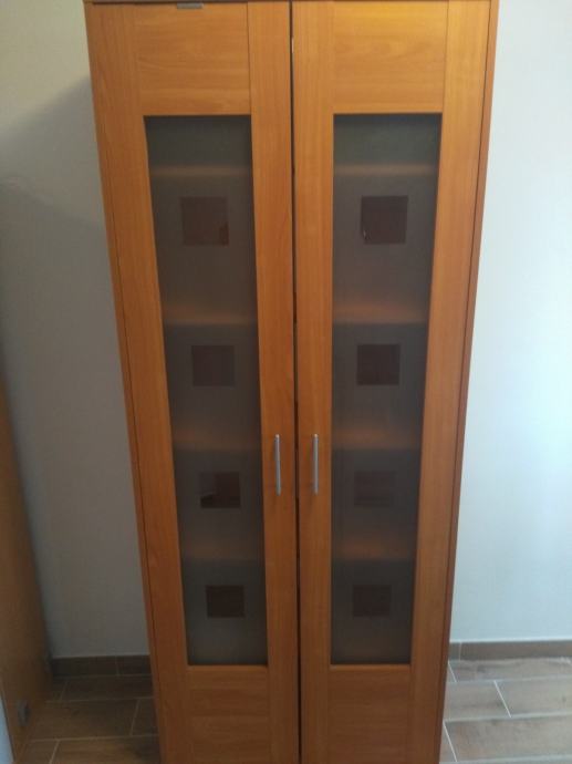 PRODAJEM Dva ormara (regala)