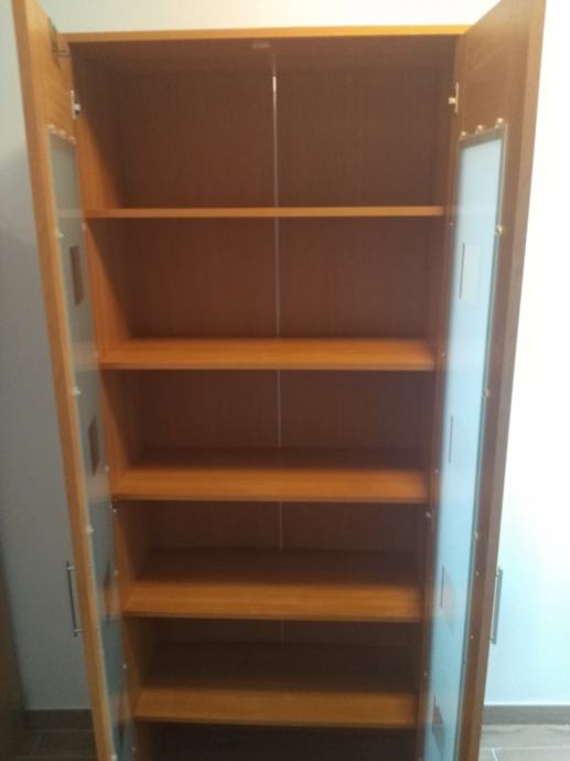 PRODAJEM Dva ormara (regala)