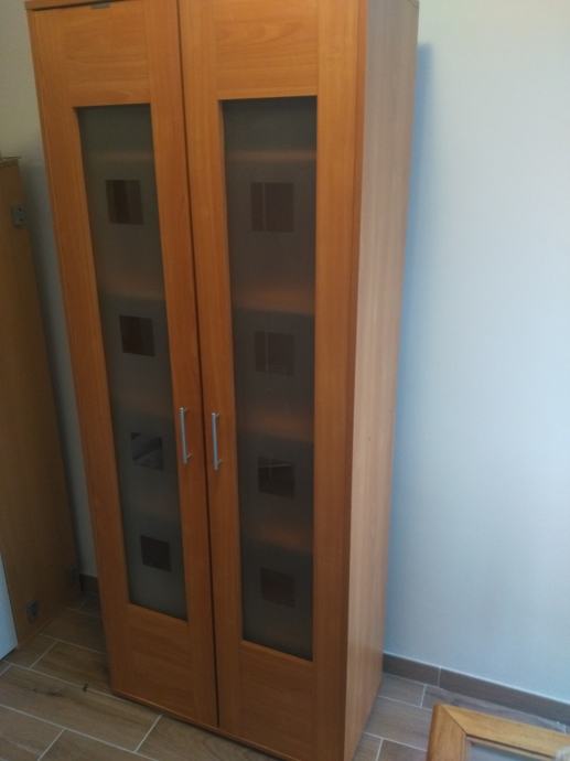 PRODAJEM Dva ormara (regala)