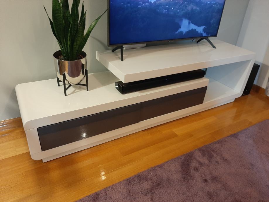 Prodajem TV klupu - Komodu