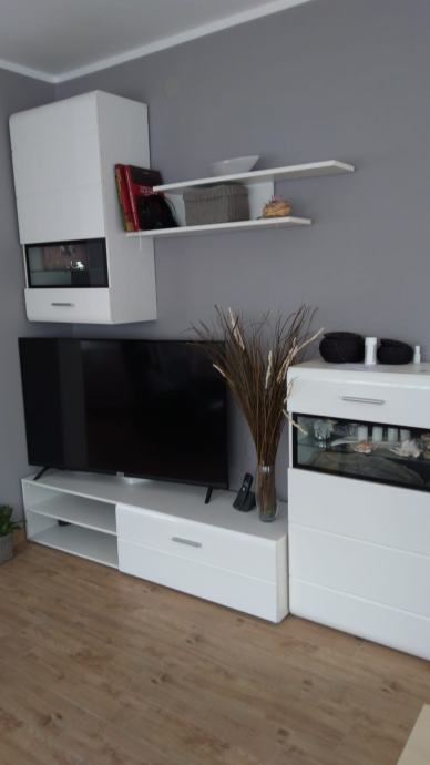 Regal za dnevni boravak