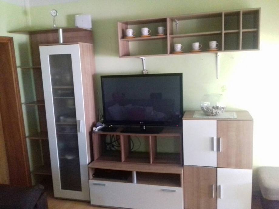 Regal za dnevni boravak