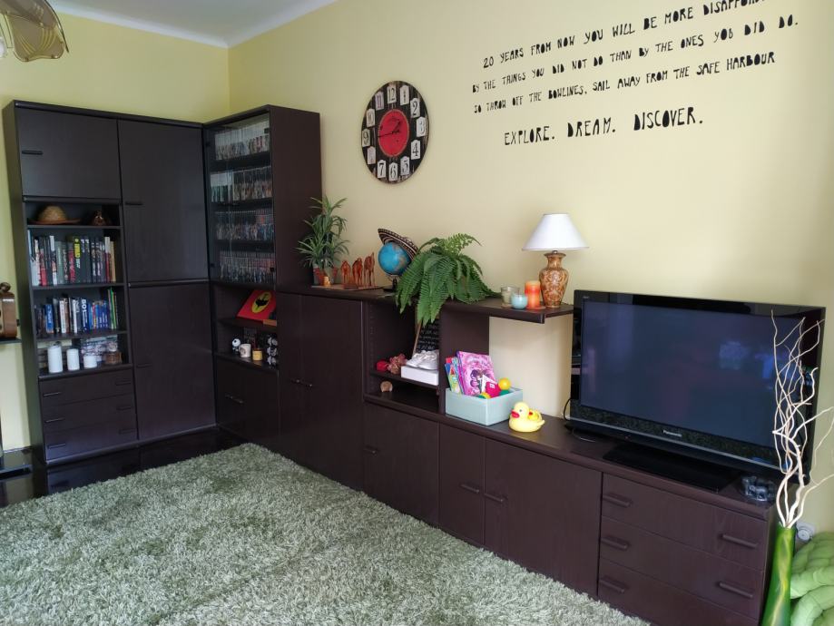 Regal i ormari za dnevni boravak - hitno!