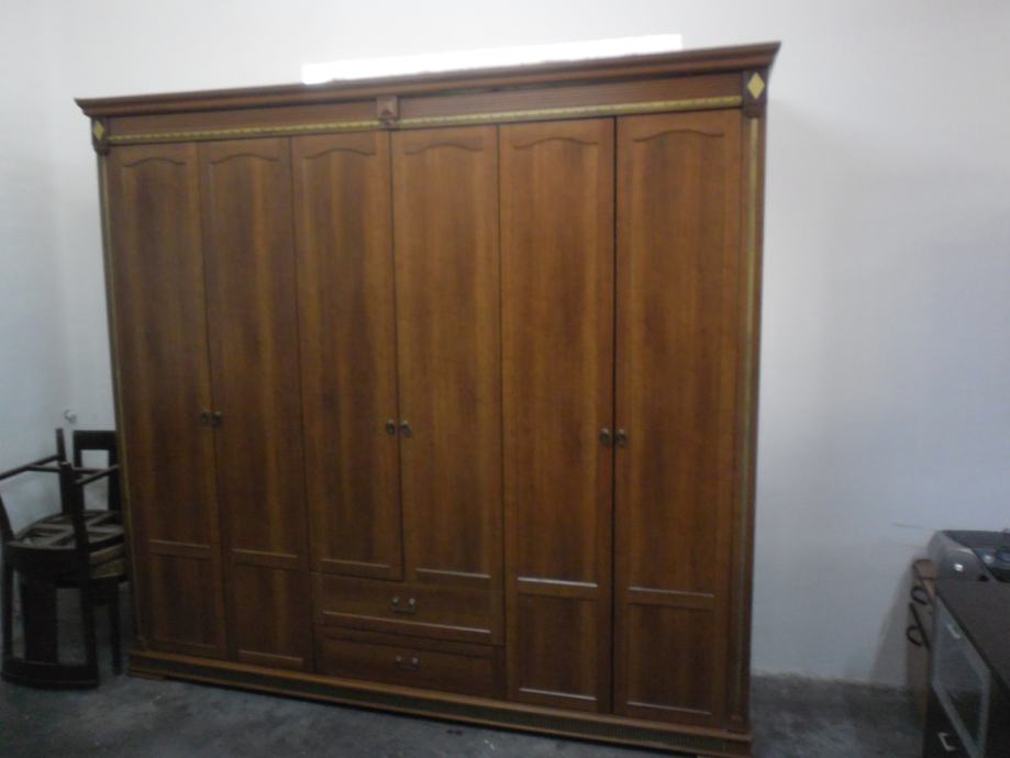 Šestero-krilni stilski ormar