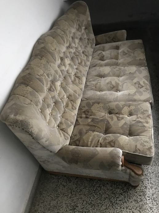 Sofa + dvije fotelje + drveni stolić