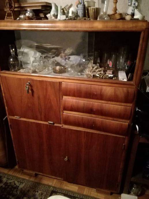 starinski namještaj, ormar i vitrina